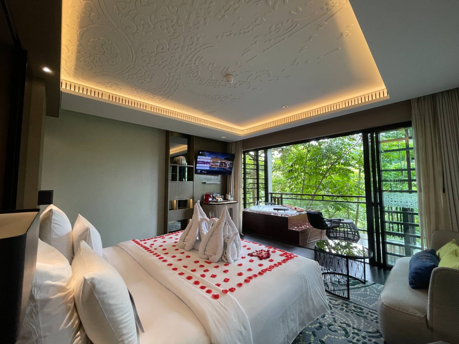 Pullman Ciawi Vimala Hills Resort Spa & Convention - Perayaan Valentine ...